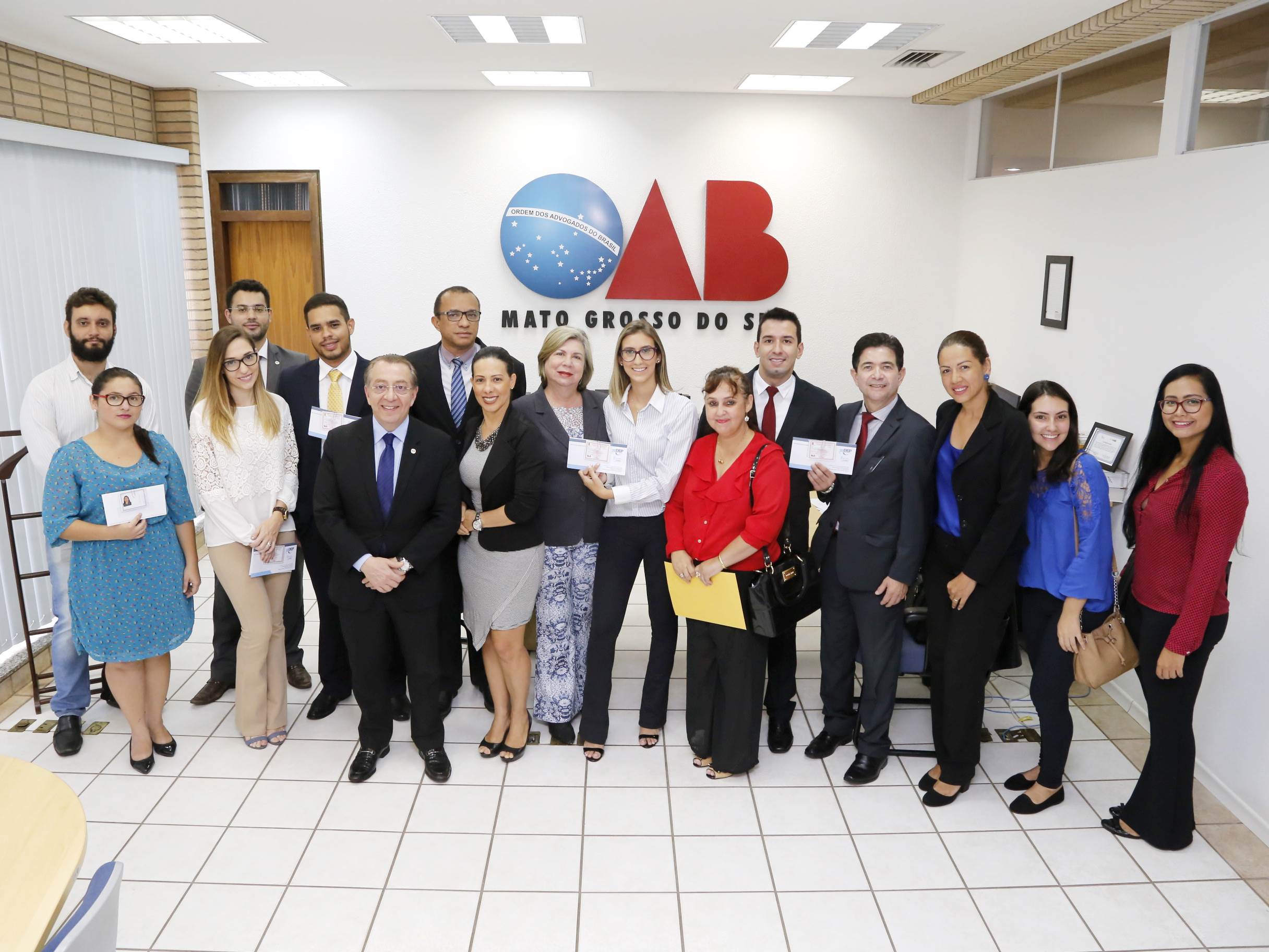 Novos advogados recebem carteiras da OAB/MS - OABMS